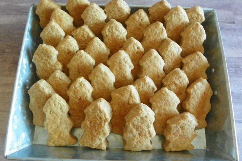 Fire Hydrant Graham Cracker Dog Treats Recipes | Dog Mom Chef